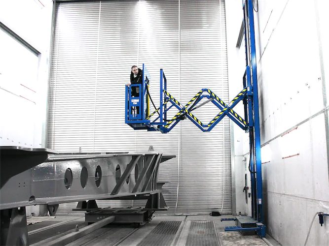 3-Axis Extended Reach Man Lift | LPI Inc.
